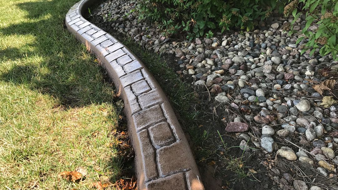 A Visual Guide to Concrete Landscape Edging Styles | Q&A Landscaping ...